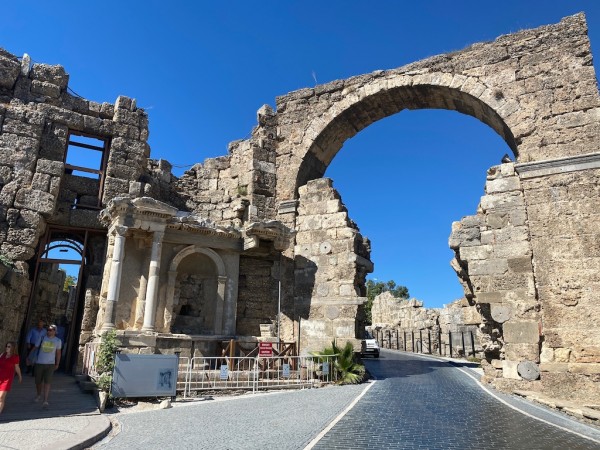 Side Antik Kenti - Pamfilya'nın Liman Kenti | Küçük Dünya | Gezi Rehberi